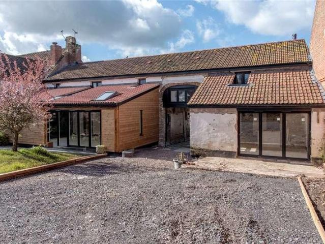 7 bed house for sale
