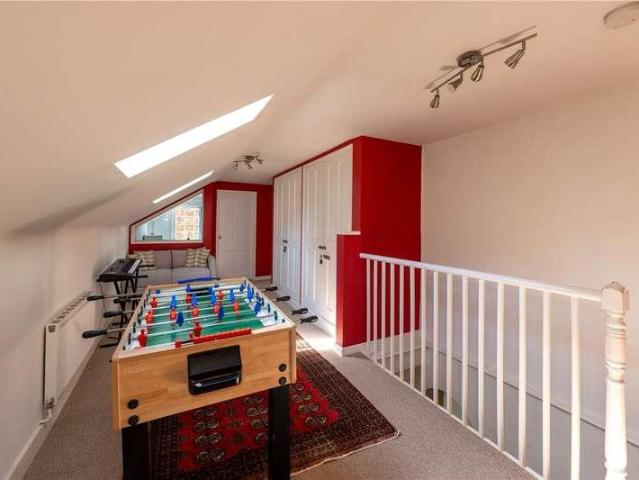 7 bed house for sale