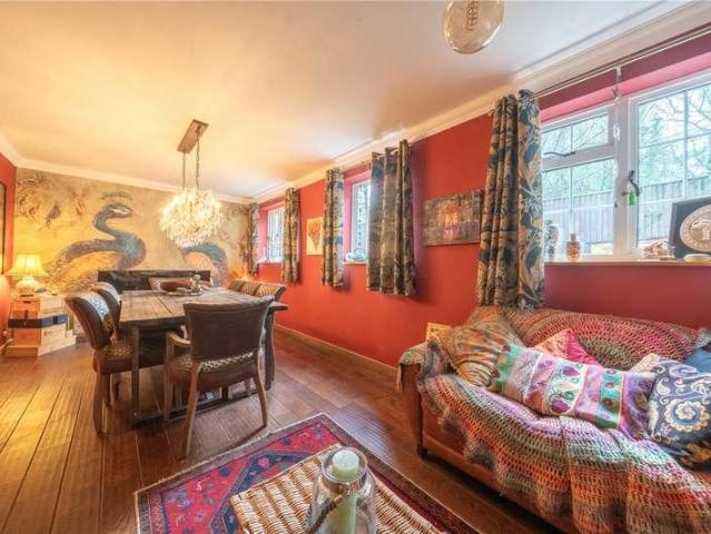 7 bed house for sale