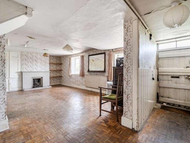 7 bed house for sale
