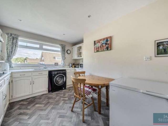 7 bed house for sale