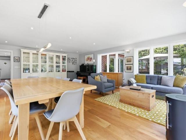 7 bed house for sale