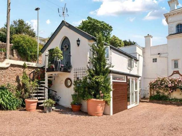 7 bed house for sale