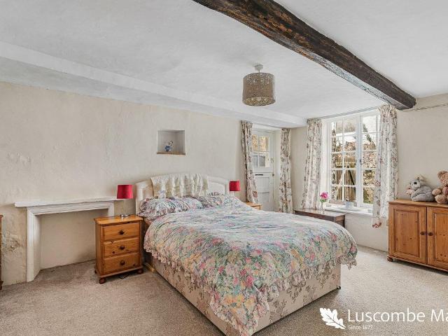 7 bed house for sale