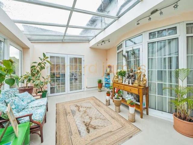 7 bed house for sale