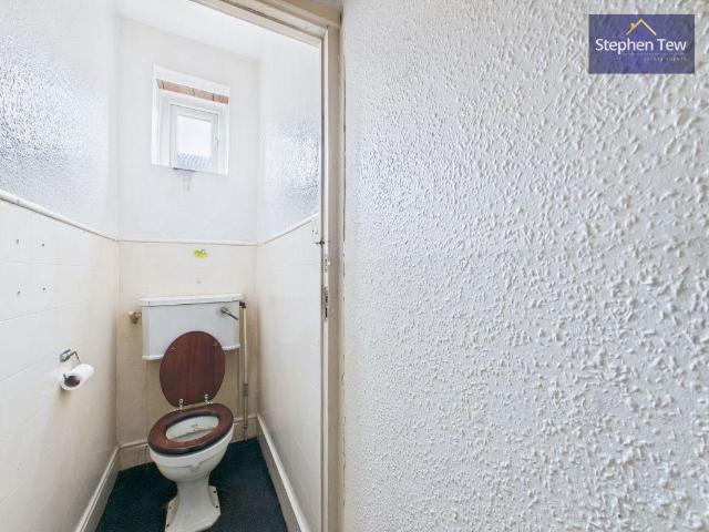 7 bed house for sale