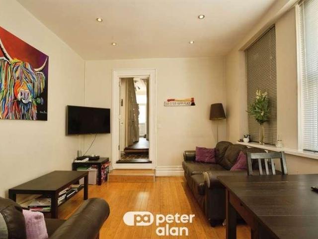 7 bed house for sale