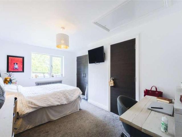 7 bed house for sale