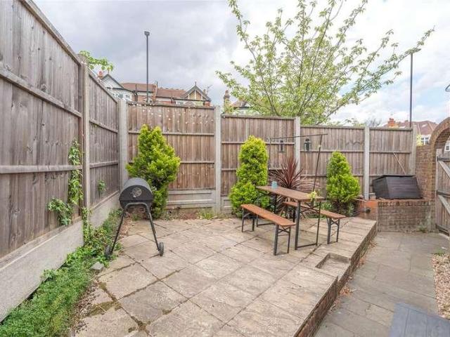 7 bed house for sale