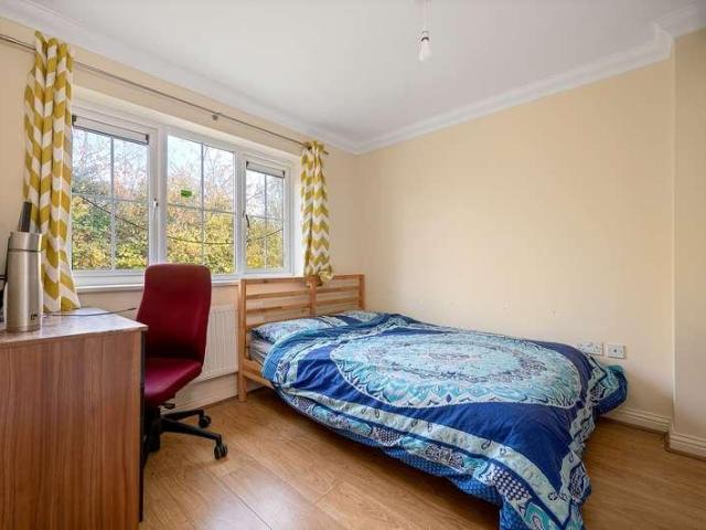 7 bed house for sale
