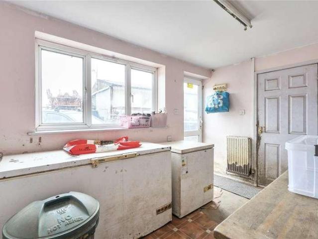 7 bed house for sale
