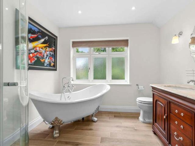 7 bed house for sale