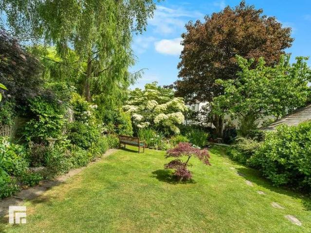 7 bed house for sale