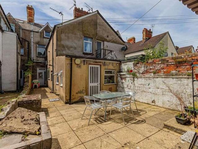 7 bed house for sale