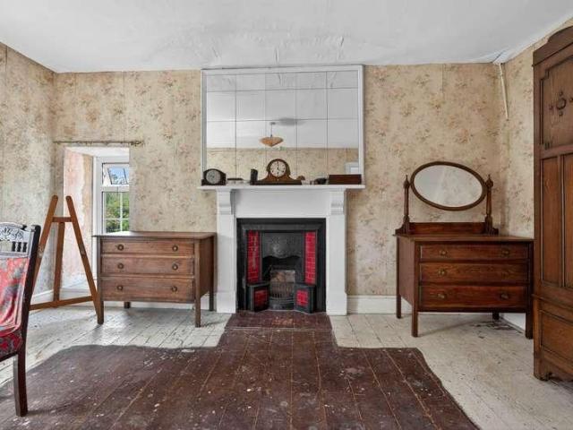 7 bed house for sale