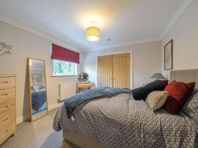 7 bed house for sale