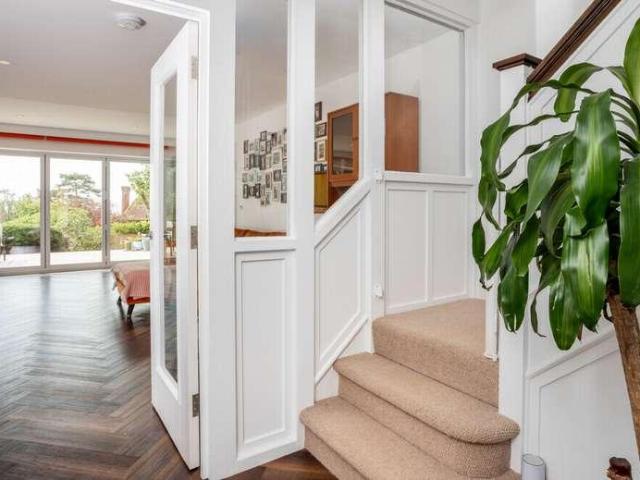 7 bed house for sale