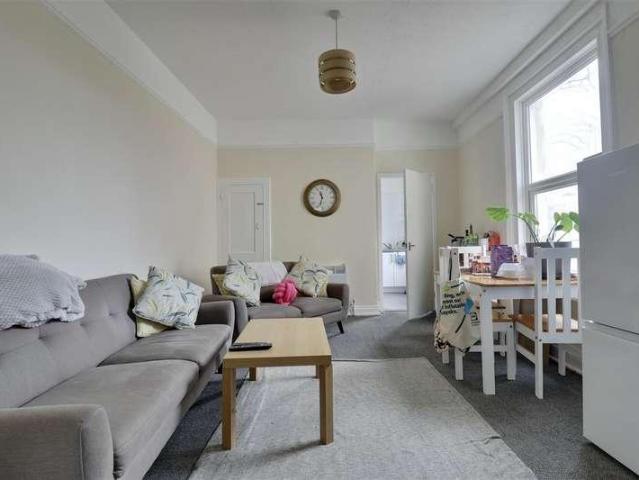7 bed house for sale