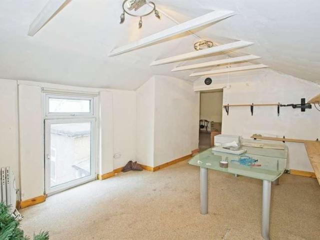 7 bed house for sale