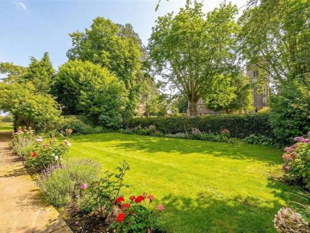 7 bed house for sale