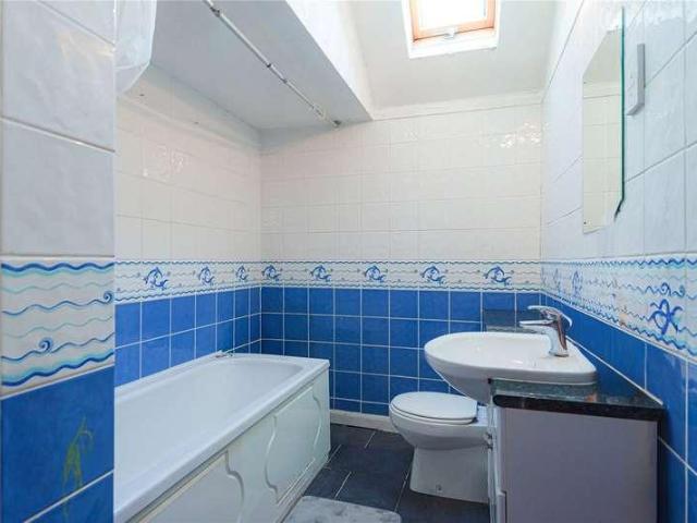 7 bed house for sale