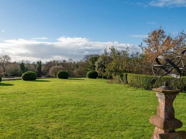 7 bed house for sale
