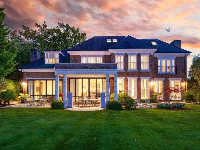 7 bed house for sale