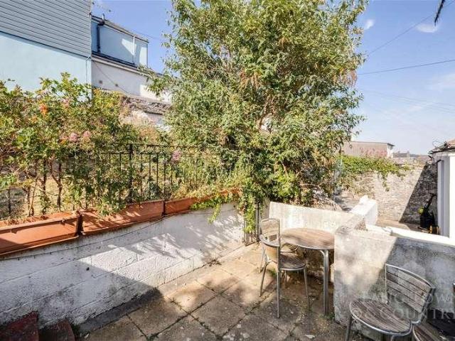 7 bed house for sale