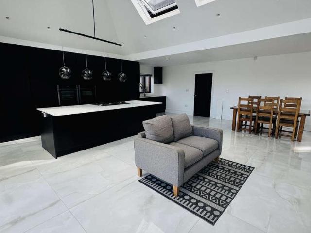 7 bed house for sale