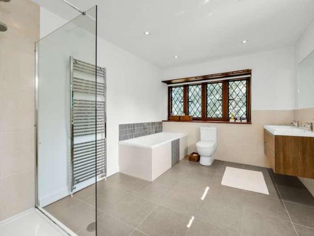 7 bed house for sale