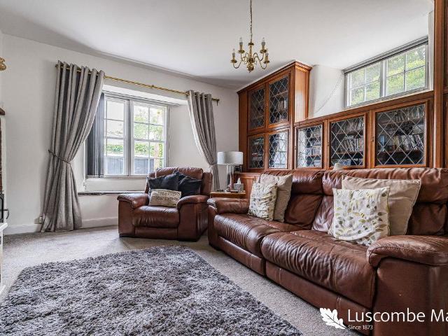 7 bed house for sale