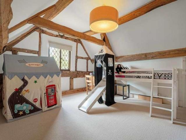7 bed house for sale