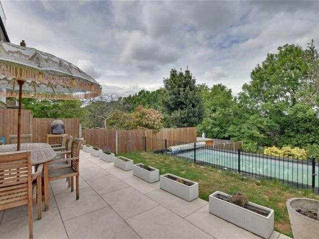 7 bed house for sale