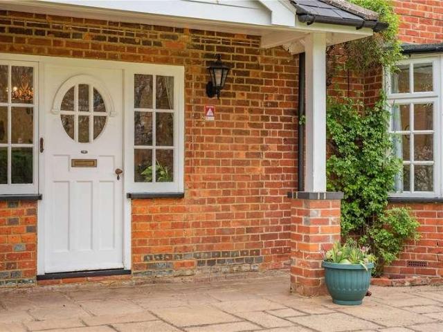7 bed house for sale