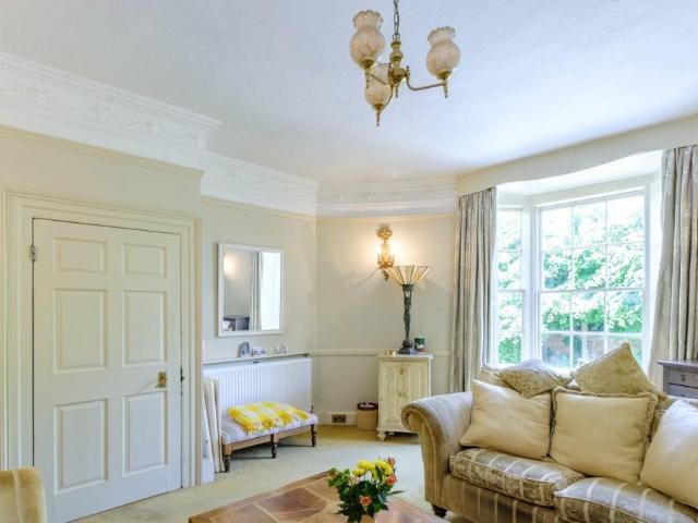 7 bed house for sale