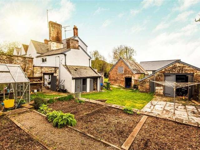 7 bed house for sale