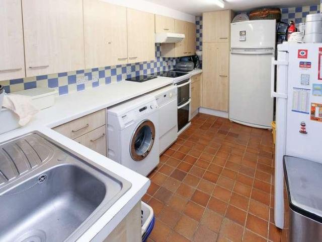 7 bed house for sale