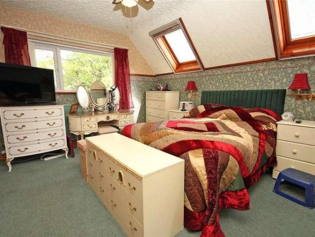 7 bed house for sale