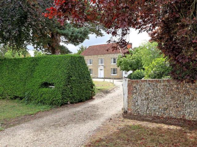 7 bed house for sale