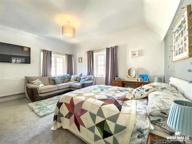 7 bed house for sale