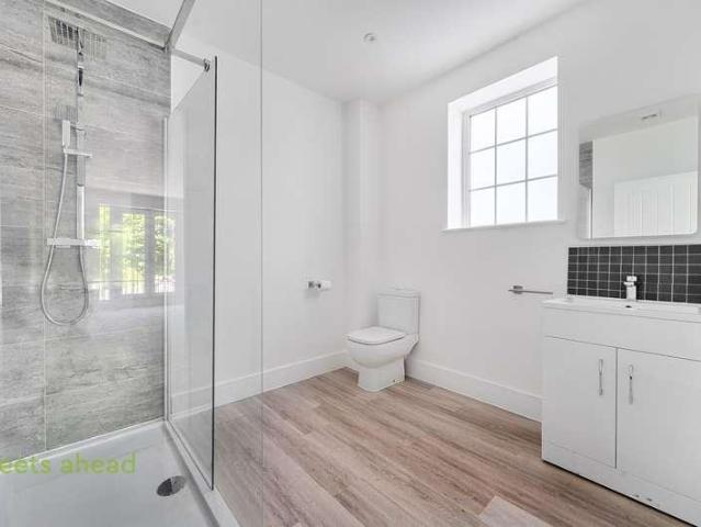 7 bed house for sale