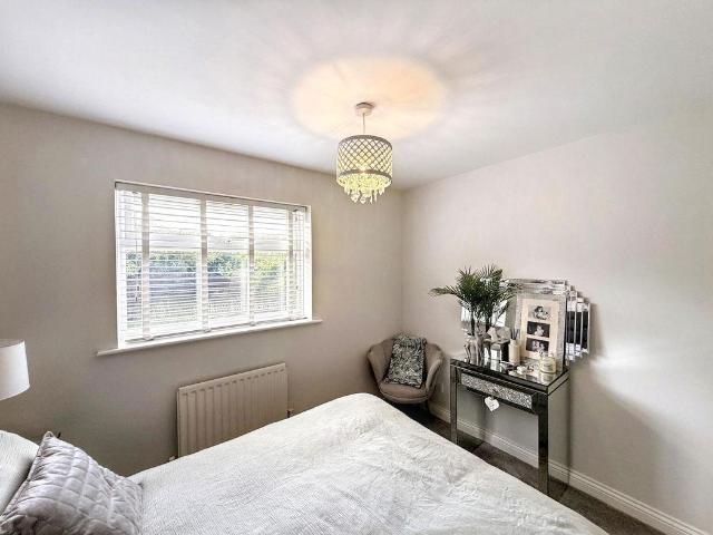 7 bed house for sale