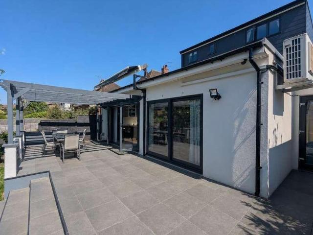 7 bed house for sale