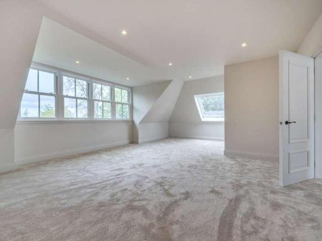 7 bed house for sale