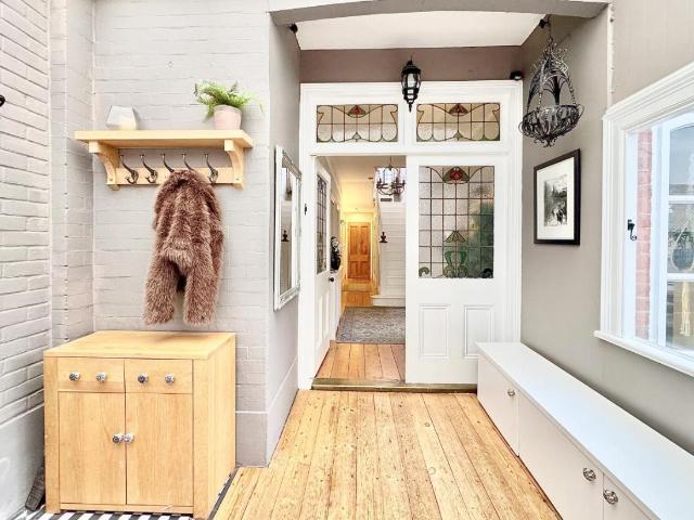 7 bed house for sale