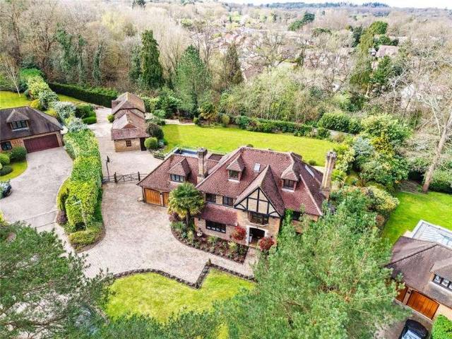 7 bed house for sale