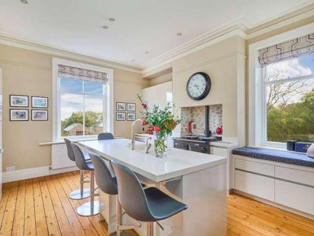 7 bed house for sale