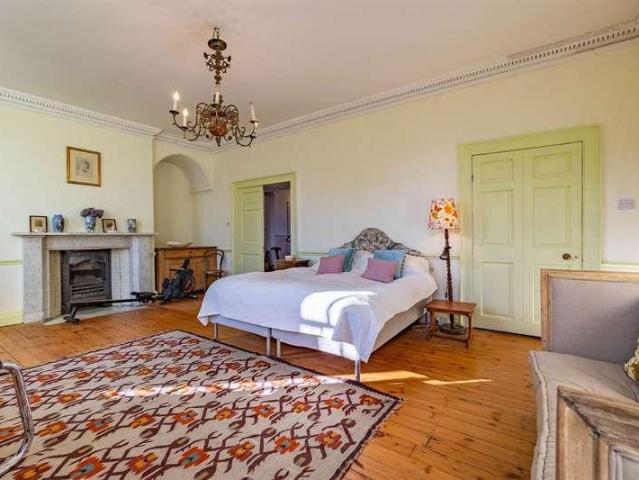 7 bed house for sale
