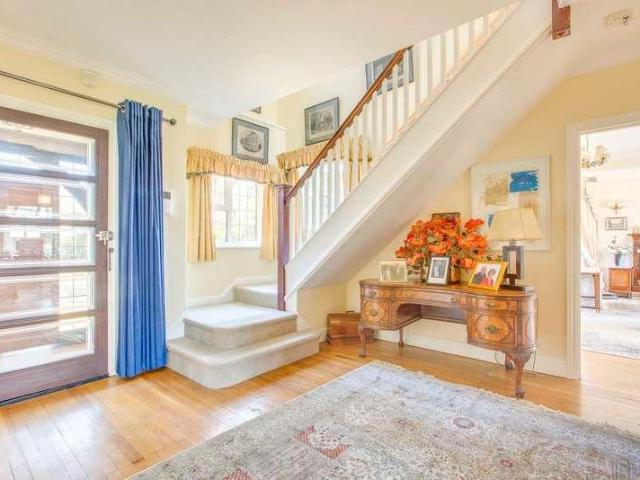 7 bed house for sale
