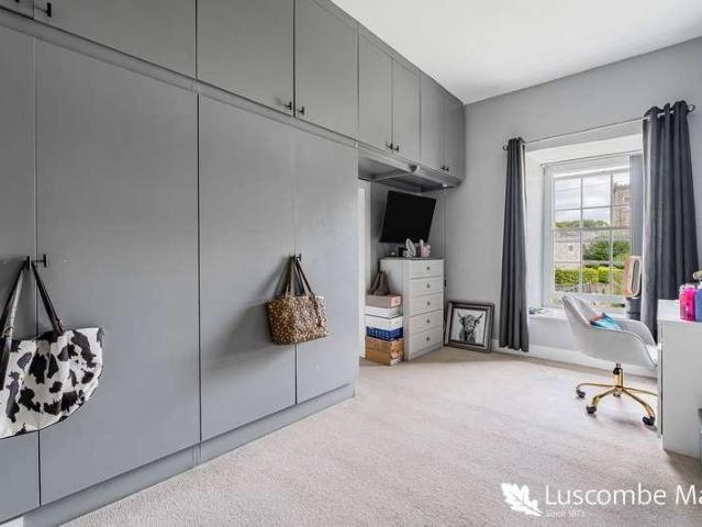 7 bed house for sale